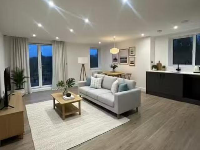 New 2 BA 2 bedroom apartment for rent in Mitchley Hill, South.