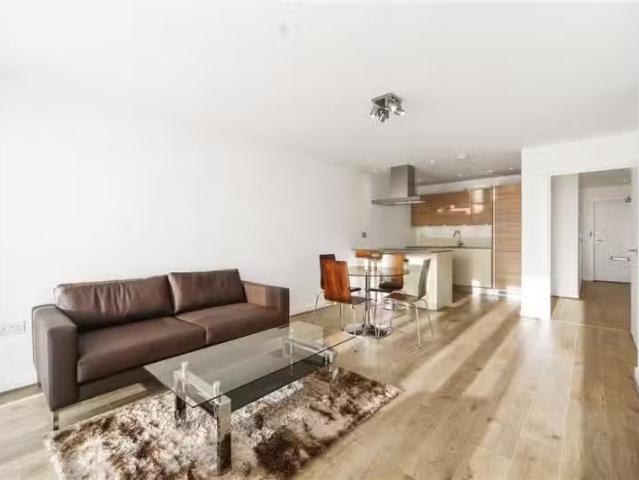 For Rent! 2 BA 2 bedroom apartment for rent in Station Street.