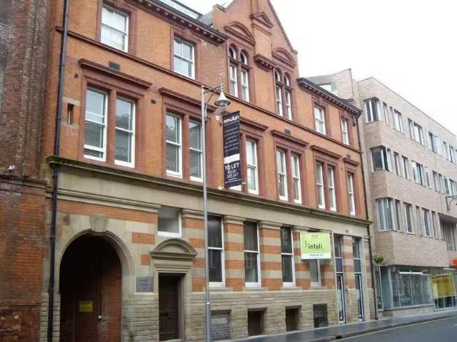 Charming 2 BA 2 bedroom apartment for rent in Rutland Street.