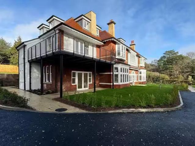 Unique 2 BA 2 bedroom apartment for rent in West Overcliff Dri.