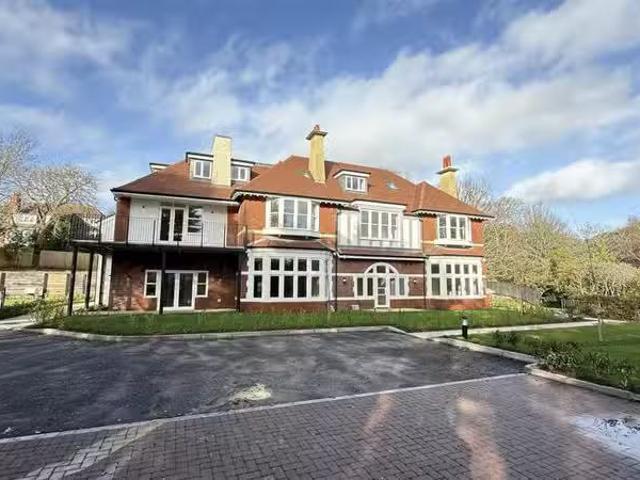 Deal! 2 BA 2 bedroom apartment for rent in West Overcliff Driv.