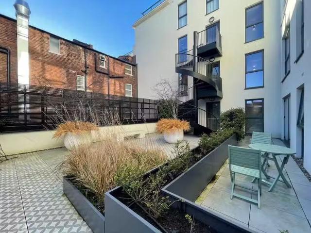 Deal! 2 BA 2 bedroom apartment for rent in The Hide, Oxford Ro.