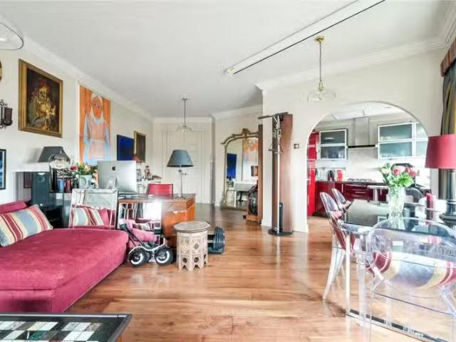 Just in! 2 BA 2 bedroom apartment for rent in Trinity Square.