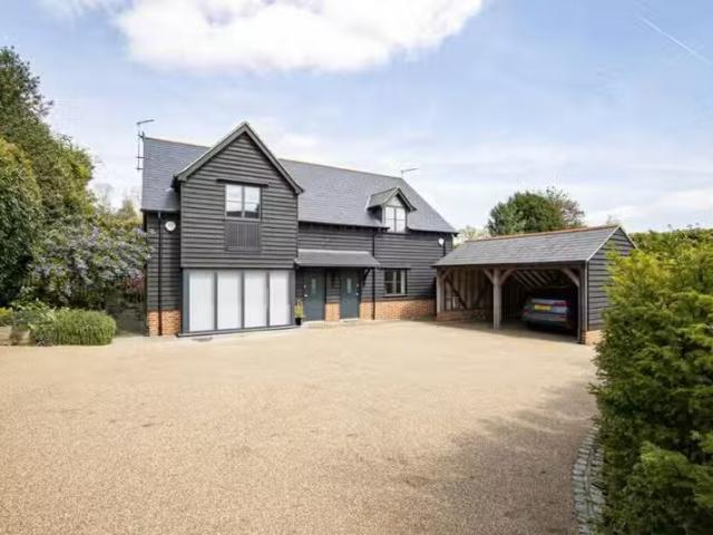 For Rent! 2 BA 2 bedroom cottage for rent in Kendal Avenue, Ep.