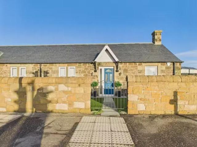 Deal! 2 BA 2 bedroom cottage for rent in Turnhouse Road, Gogar.