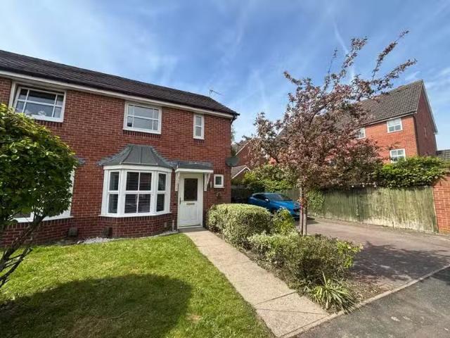 Cheap 2 BA 2 bedroom end of terrace house for rent in Elm Road.