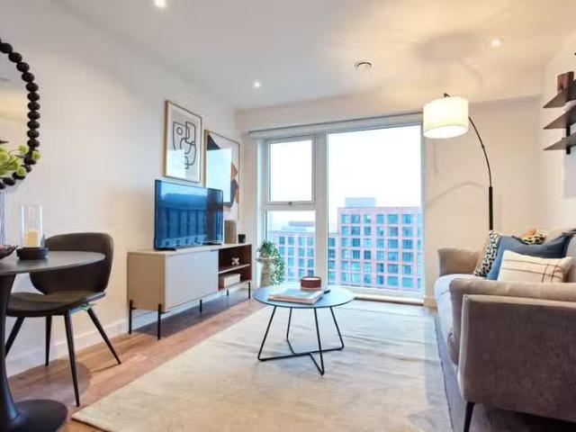 Charming 2 BA 2 bedroom flat for rent in APO The Holloway, Blu.