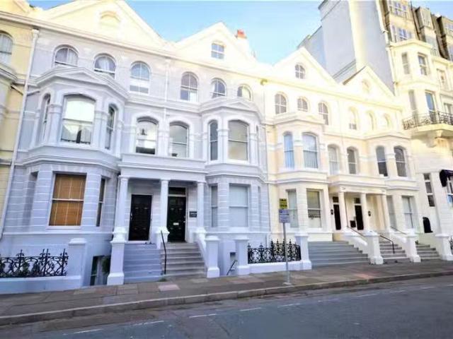 Unique 2 BA 2 bedroom flat for rent in Burlington Place, Eastb.