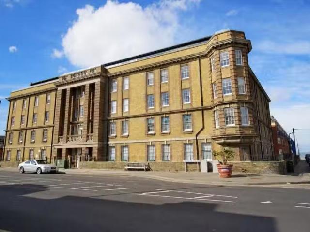For Rent! 2 BA 2 bedroom flat for rent in Canterbury Road, Wes.