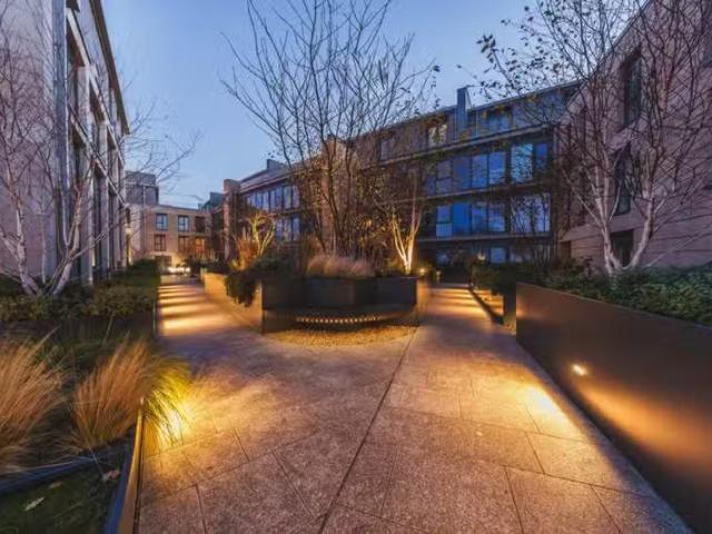 Nice 2 BA 2 bedroom flat for rent in Elder Street, Edinburgh.