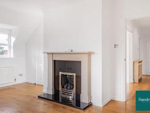 Cozy 2 BA 2 bedroom flat for rent in Goldsmith Way, St. Albans.