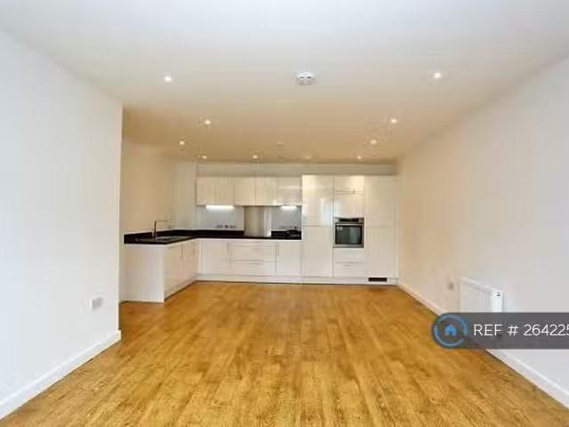 Unique 2 BA 2 bedroom flat for rent in High Road Leyton, Londo.