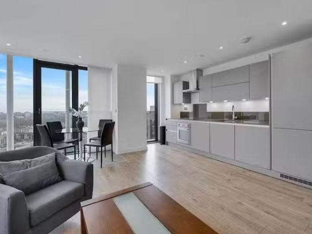 Nice 2 BA 2 bedroom flat for rent in Stratosphere Tower, Great.