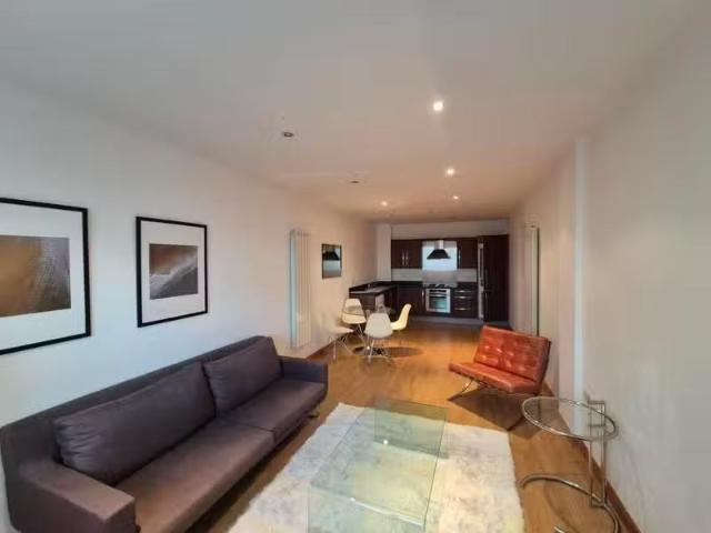 New 2 BA 2 bedroom flat for rent in 143 East Float Quay, Dock.