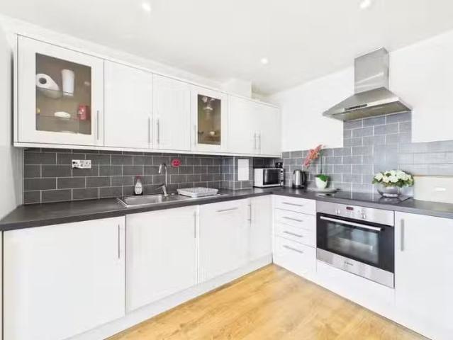 Cheap 2 BA 2 bedroom Flat to rent, Market Place, Romford, RM1.