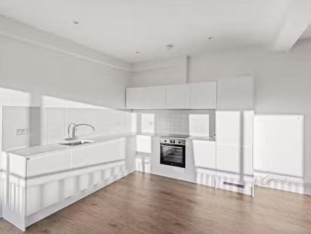 Cheap 2 BA 2 bedroom ground floor flat for rent in 1 Grove Hou.