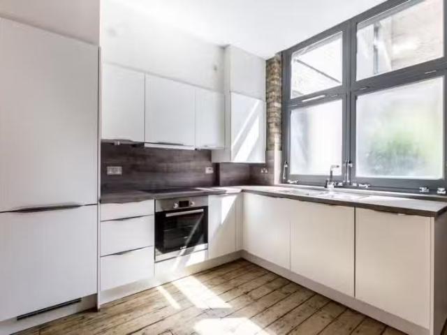 Cozy 2 BA 2 bedroom ground floor flat for rent in C Electric L.
