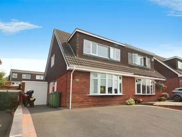 Cheap 2 BA 2 bedroom Semi Detached House to rent, Blenheim Roa.
