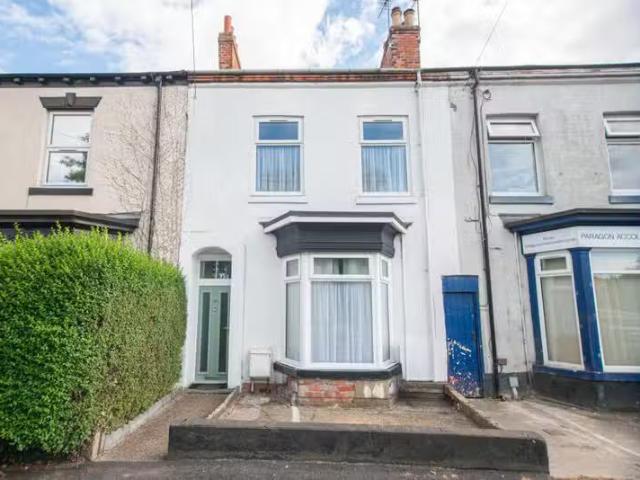 Just in! 2 BA 3 bedroom terraced house for rent in 180 Hull Ro.
