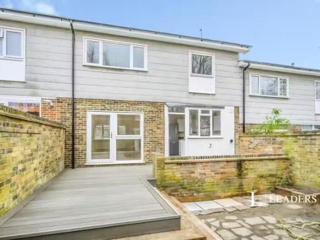 Deal! 2 BA 3 bedroom terraced house for rent in Angas Court, W.