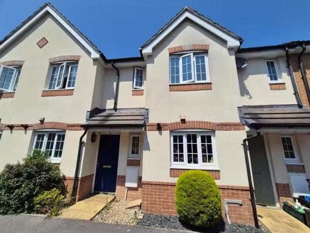 Nice 2 BA 3 bedroom terraced house for rent in Percivale Road.