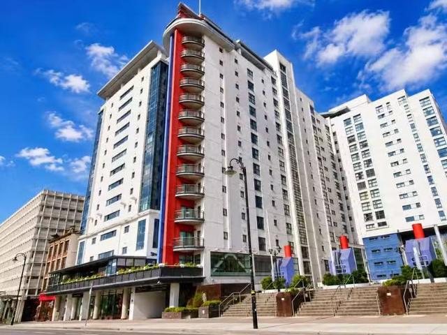 For Rent! 2 BA 3 bedroom apartment for rent in Landmark Place.
