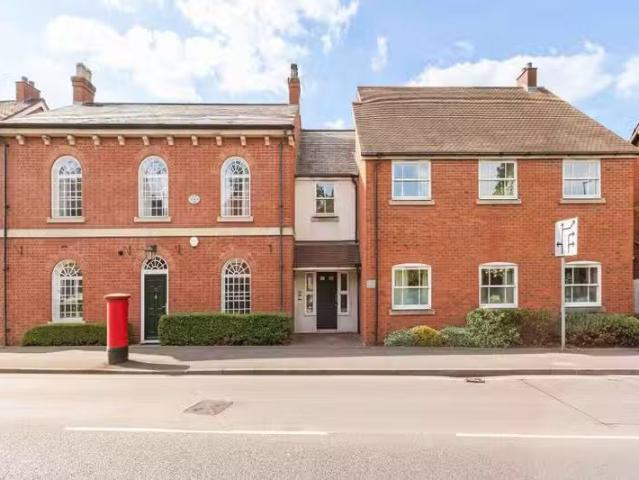 New 2 BA 3 bedroom apartment for rent in New Road, Solihull, W.