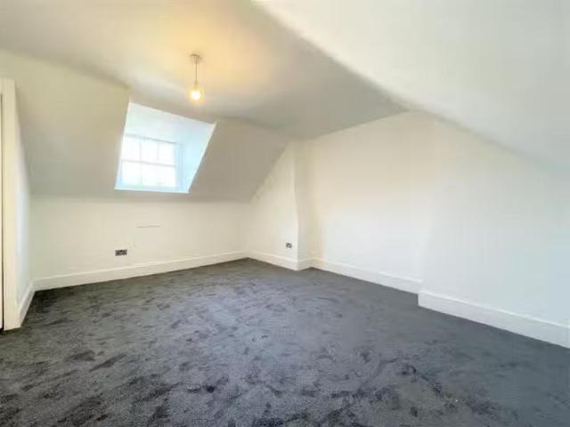 Nice 2 BA 3 bedroom apartment for rent in Waterloo Street, Hov.