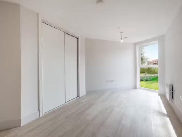 Deal! 2 BA 3 bedroom apartment for rent in The Hay, Prince Cha.
