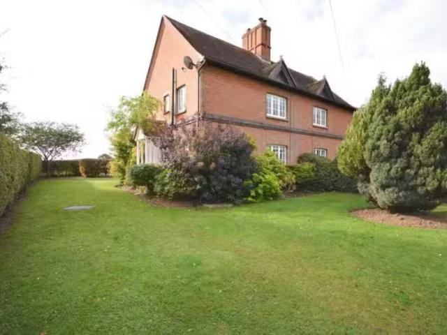 Nice 2 BA 3 bedroom cottage for rent in Hazel End, Farnham, CM23