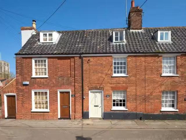 Deal! 2 BA 3 bedroom cottage for rent in Victoria Street, Sout.