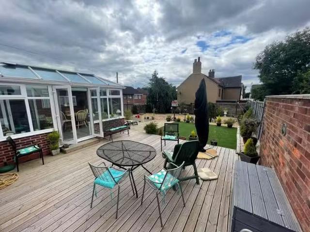 Rental! 2 BA 3 bedroom Detached Bungalow to rent, Orchard Stre.
