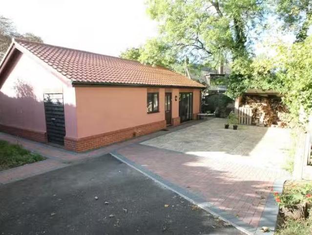 Charming 2 BA 3 bedroom detached bungalow for rent in St Marys.