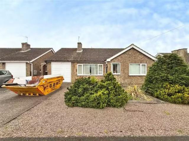 For Rent! 2 BA 3 bedroom Detached House to rent, Exmoor Close.