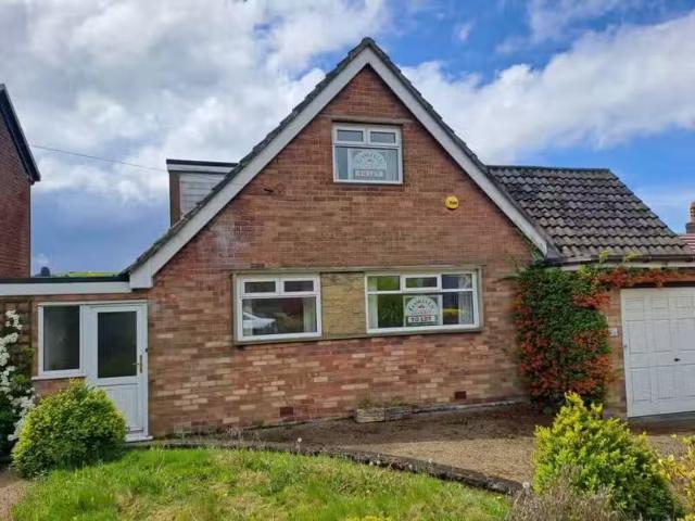 For Rent! 2 BA 3 bedroom detached house for rent in 15 Knowsle.