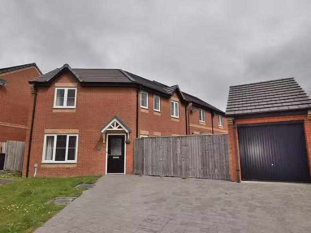 Unique 2 BA 3 bedroom detached house for rent in Woodland Aven.