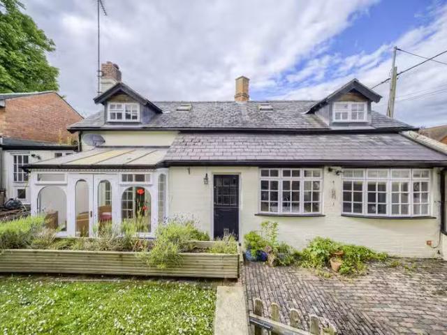 Rental! 2 BA 3 bedroom detached house for rent in Wolverton, S.