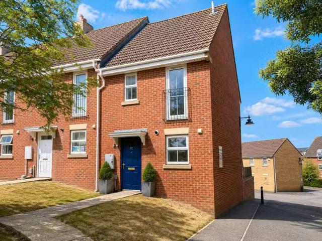 Nice 2 BA 3 bedroom end of terrace house for rent in Casson Dr.