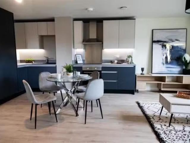 New 2 BA 3 bedroom flat for rent in Birmingham Road, West brom.