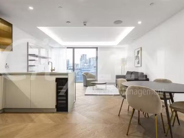 Unique 2 BA 3 bedroom flat for rent in The Haydon, 16 Minories.