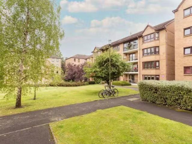 Charming 2 BA 3 bedroom flat for rent in 3, Craigend Park, Edi.