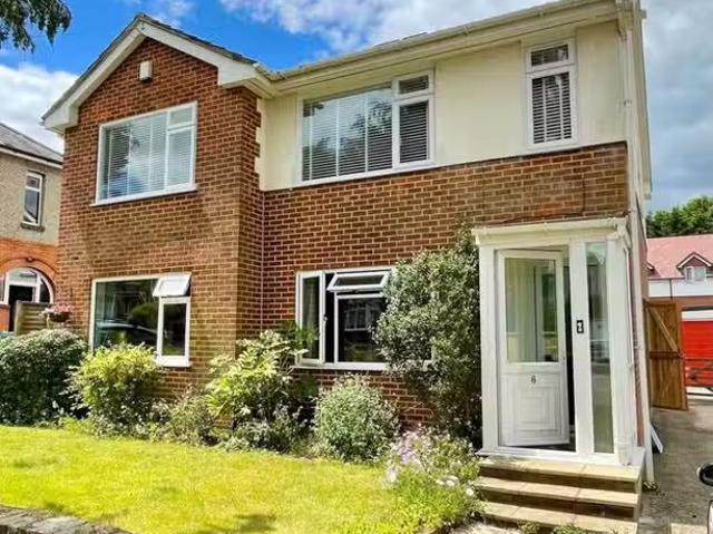 For Rent! 2 BA 3 bedroom flat for rent in 6 Ferncroft Road, BH10