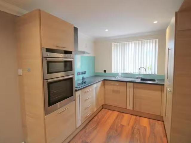 Rental! 2 BA 3 bedroom house for rent in Walton Close, Fordham.