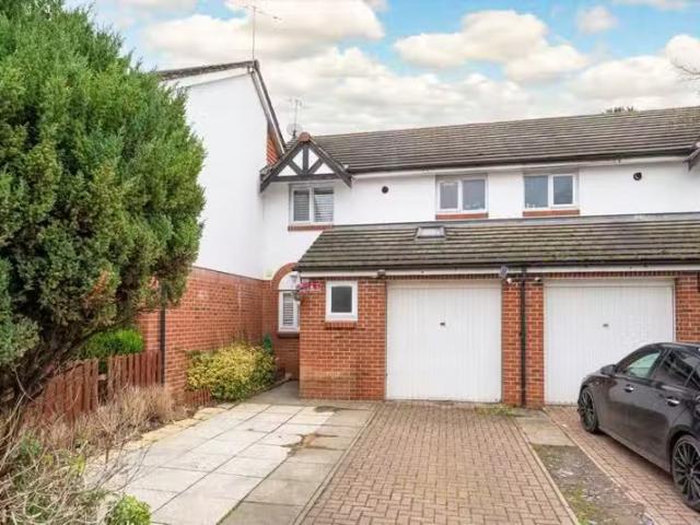 Charming 2 BA 3 bedroom house for rent in Eyston Drive, Weybri.