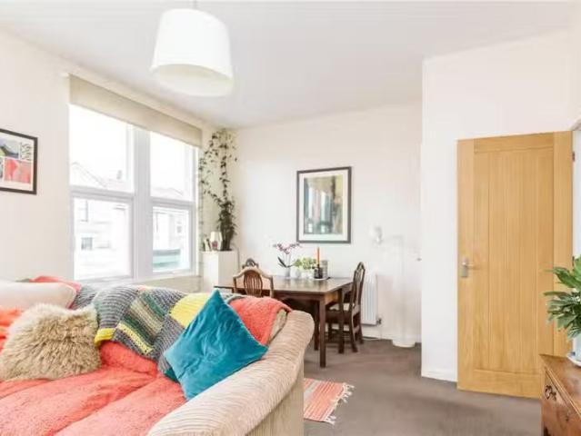 For Rent! 2 BA 3 bedroom maisonette for rent in Gloucester Roa.