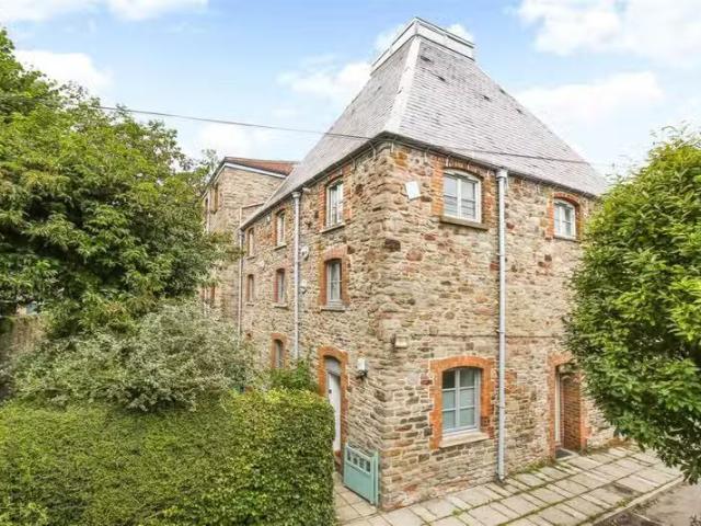For Rent! 2 BA 3 bedroom maisonette for rent in The Maltings.