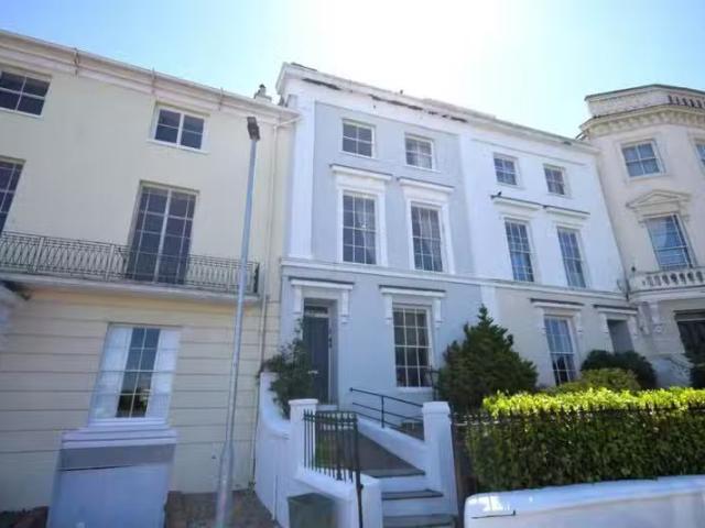 New 2 BA 3 bedroom maisonette for rent in The Strand, Bideford.