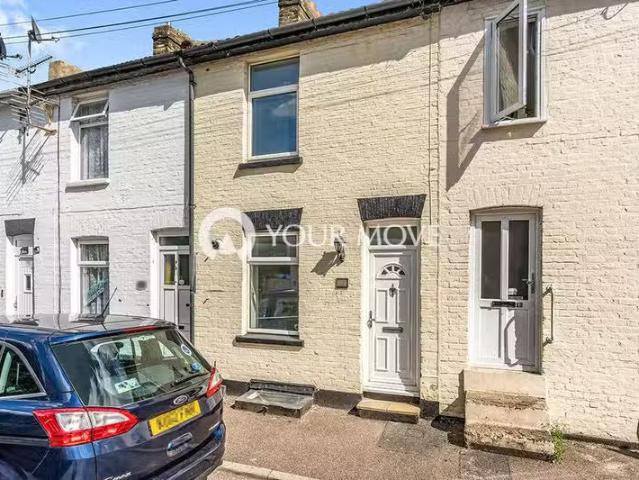 Just in! 2 BA 3 bedroom Mid Terrace House to rent, Otway Stree.