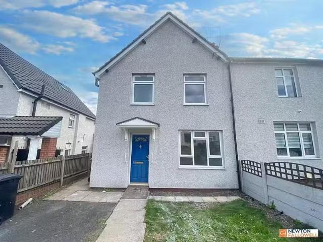 Just in! 2 BA 3 bedroom semi detached house for rent in Bunns.