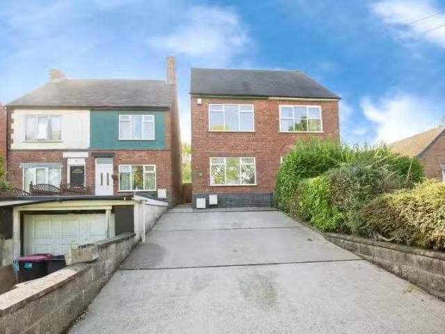 Charming 2 BA 3 bedroom semi detached house for rent in Birchm.